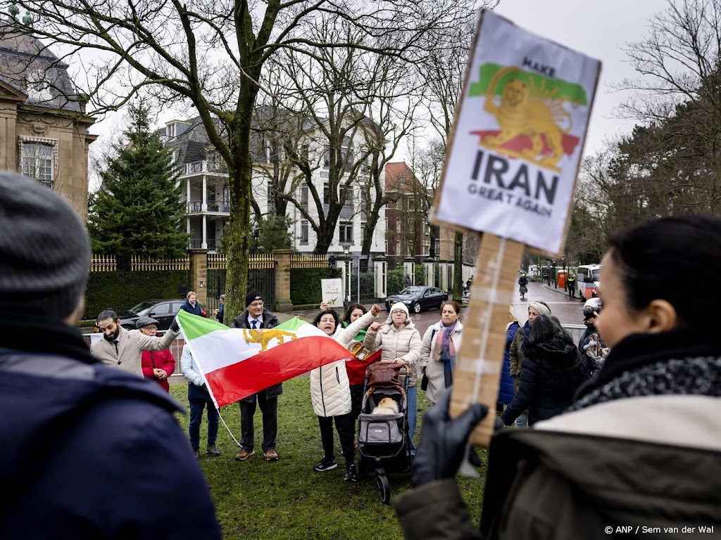Protest tegen Iraans regime bij ambassade in Den Haag