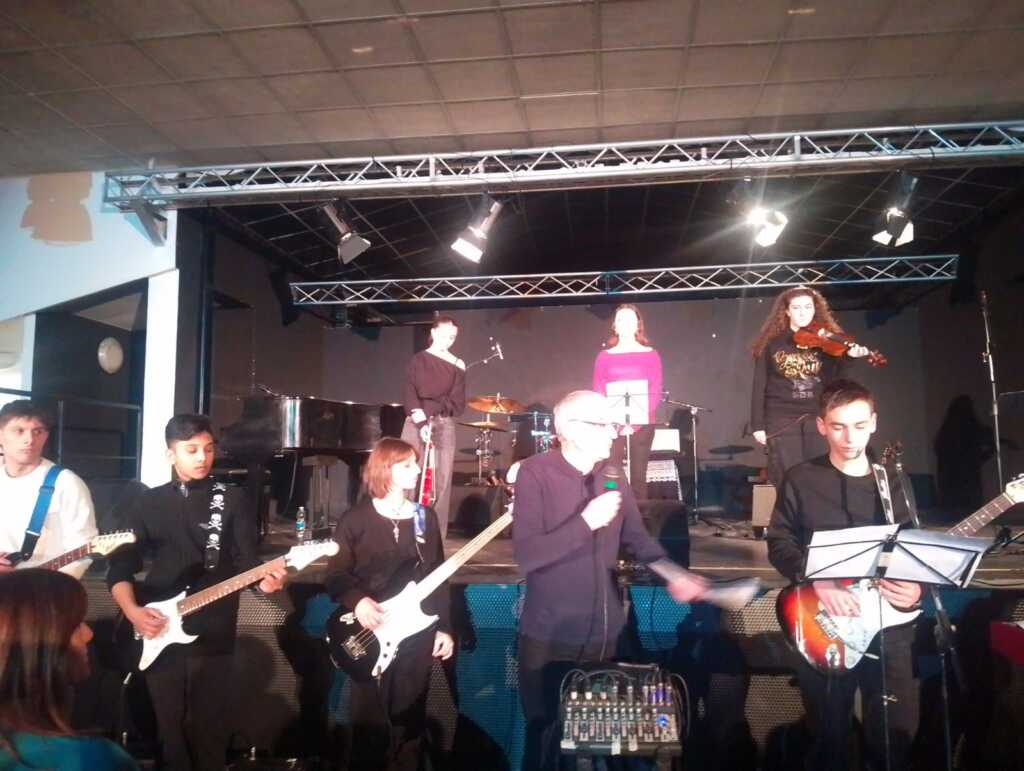 Osnago, applausi ed emozioni al concerto tributo a De André