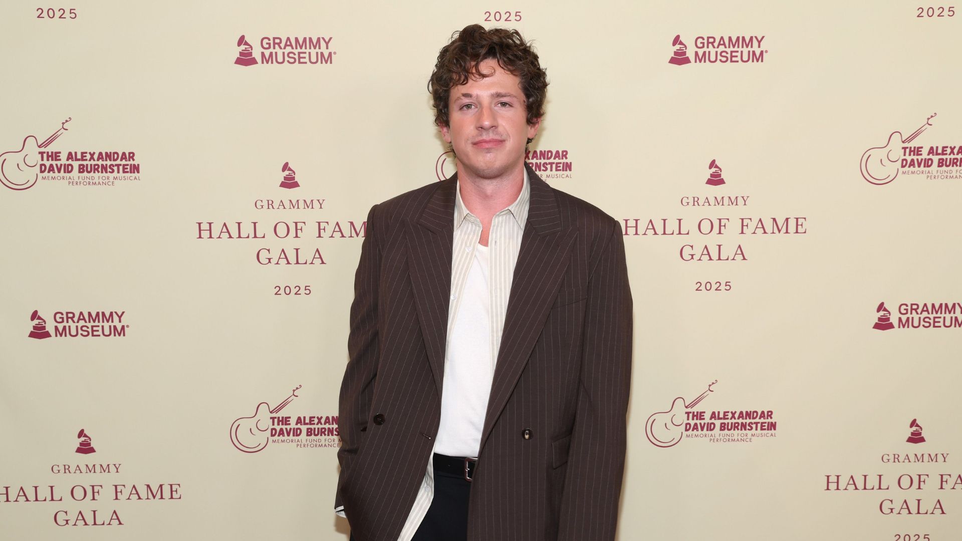 Charlie Puth anuncia turnê mundial 'Whatever's Clever!'