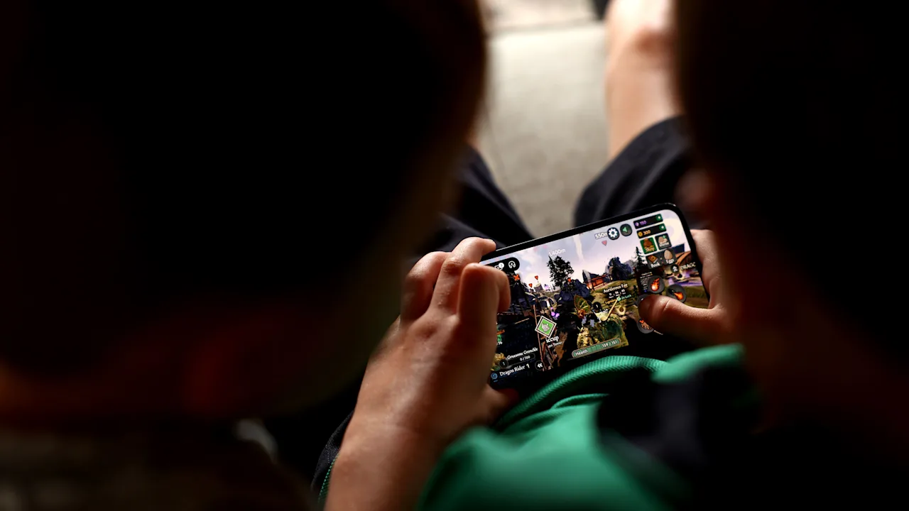 Roblox is trying to stop US adults from talking to kids on its platform