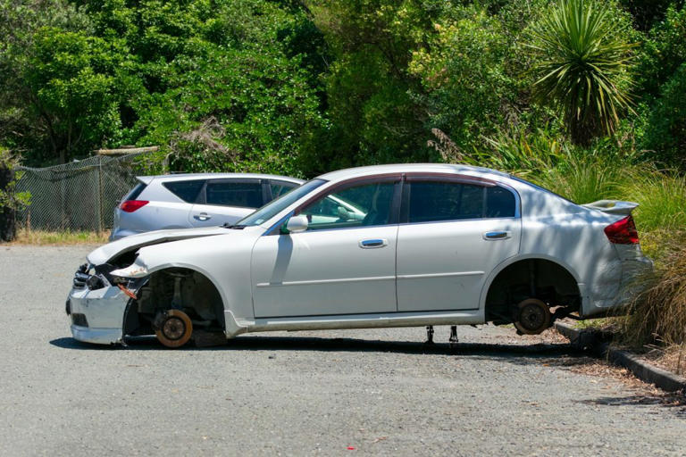 Couple says their car was totaled overnight with no note — neighbor’s ...