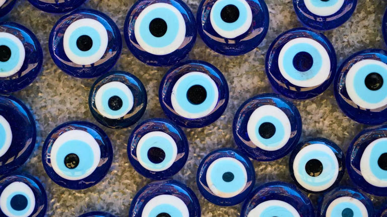 Can washing hands with salt remove evil eye?