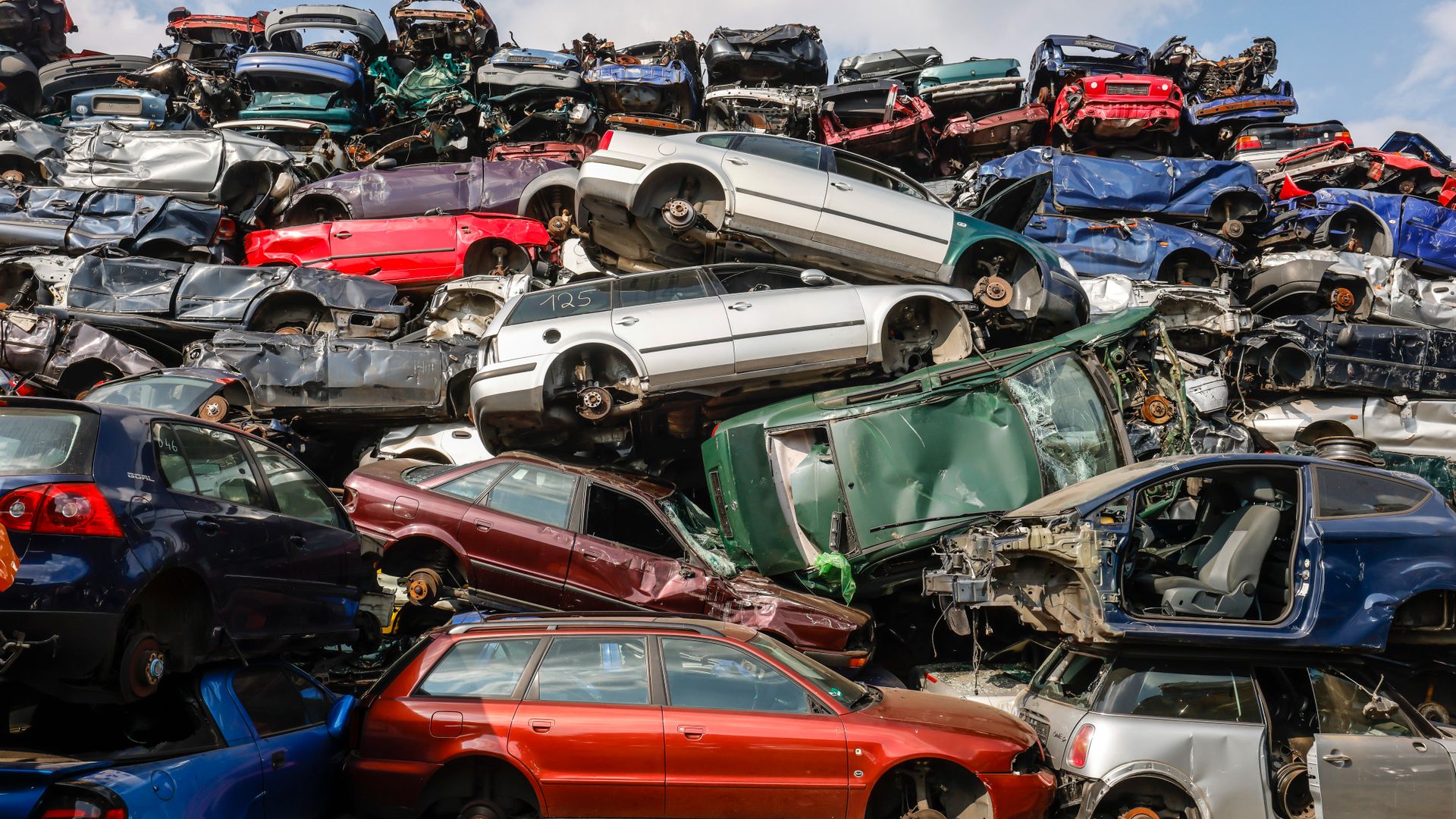 Trier: Frau zerstört Auto zum Geburtstag – Polizei greift ein