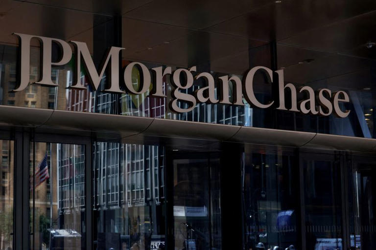 JPMorgan tem queda no lucro no 4º tri com impacto relacionado a cartão ...