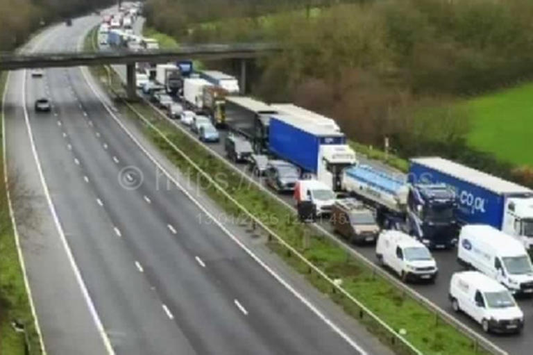 M5 motorway shut completely after serious crash