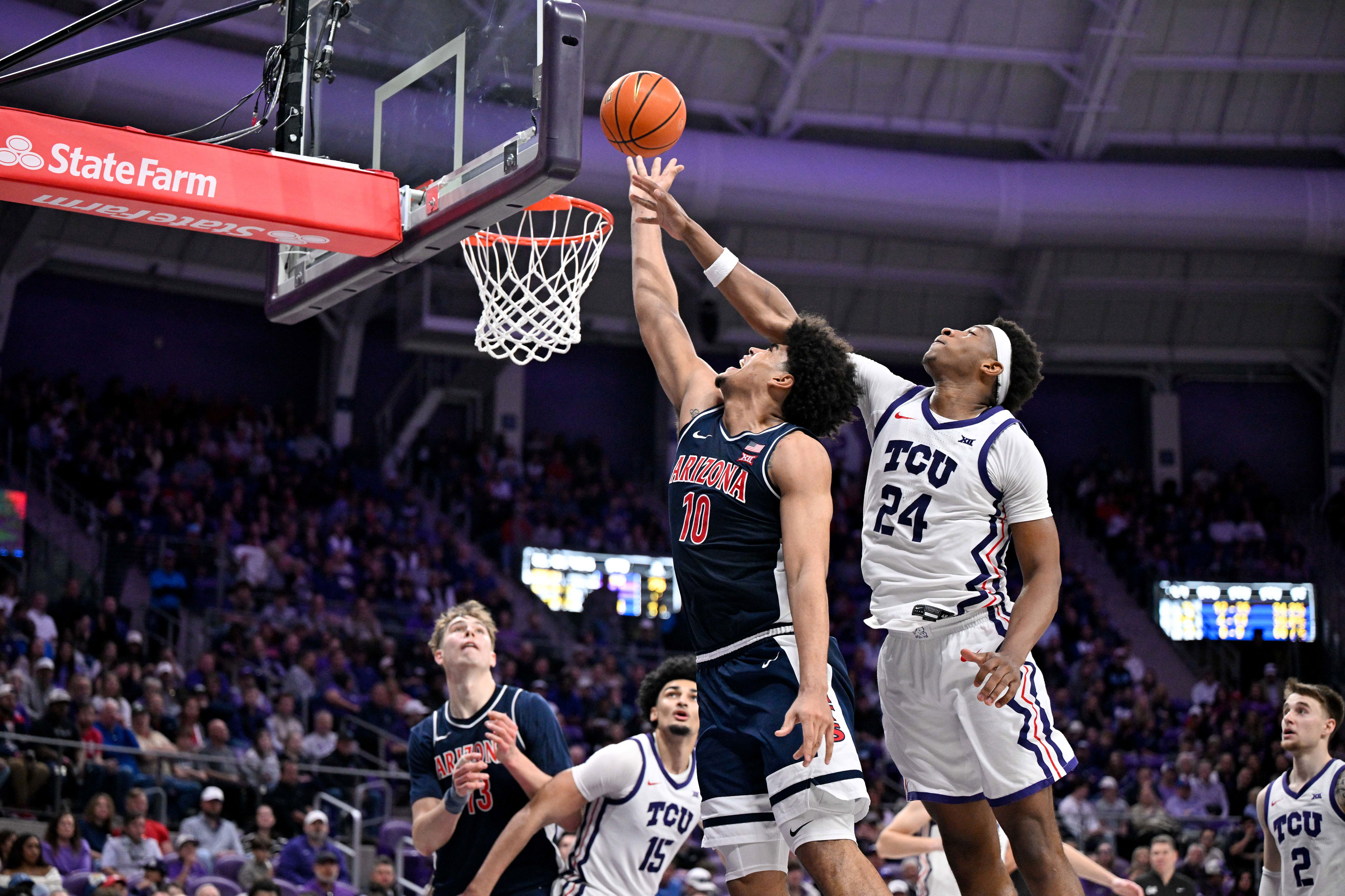 USA TODAY Sports men's basketball coaches poll has a new team on top