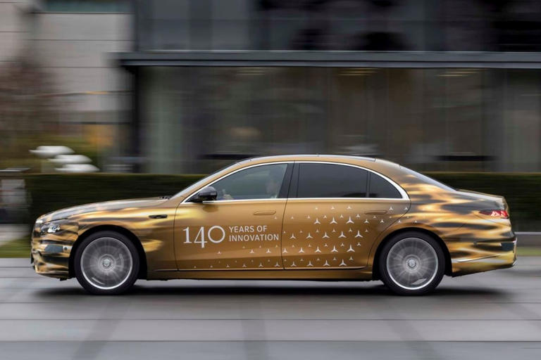 Mercedes is giving the S-Class a flat-plane V8 and no one saw it coming