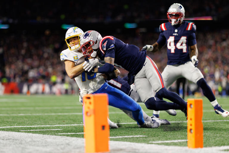 Patriots position grades from playoff win over Chargers