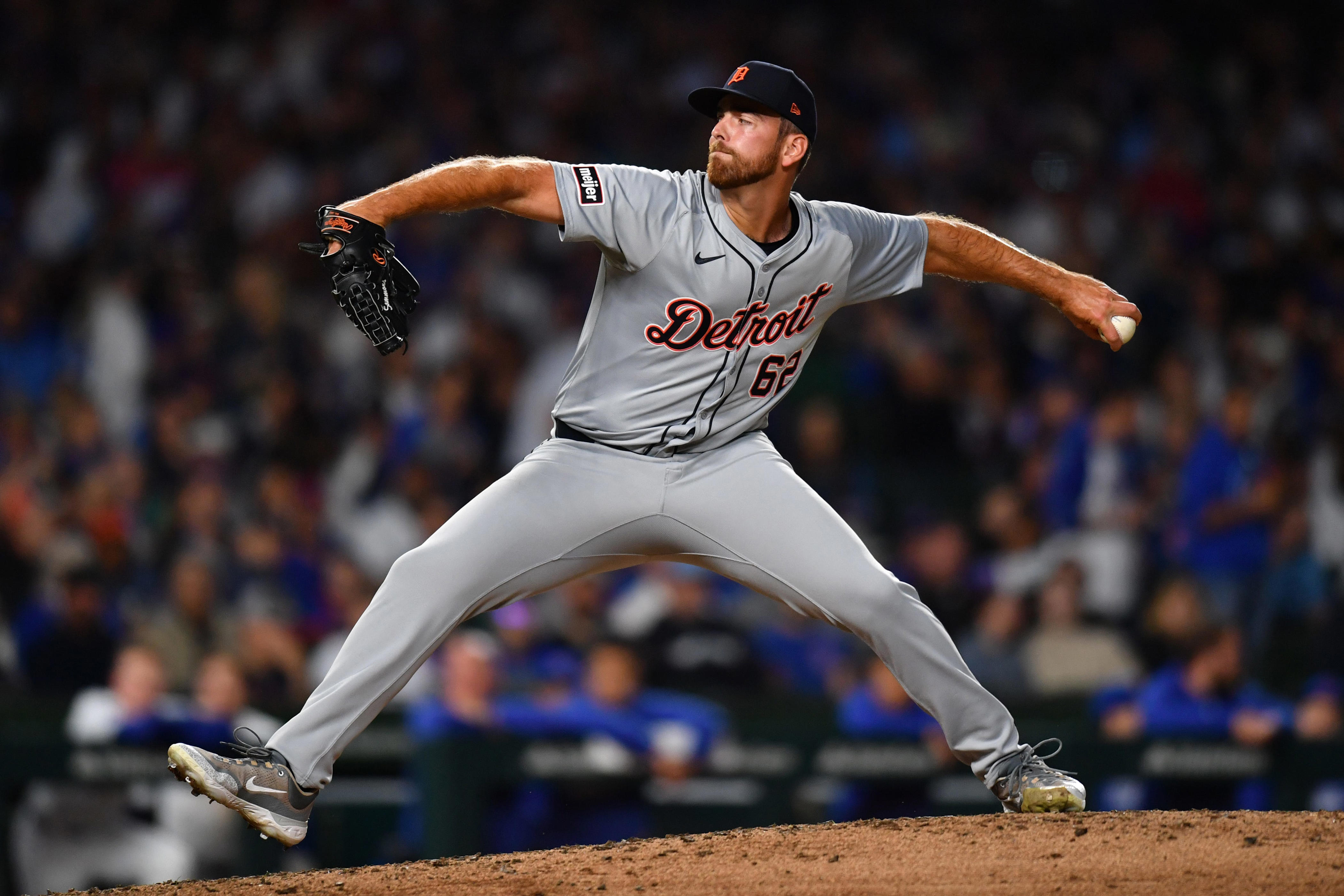 Detroit Tigers sign left-hander Bryan Sammons to minor-league contract