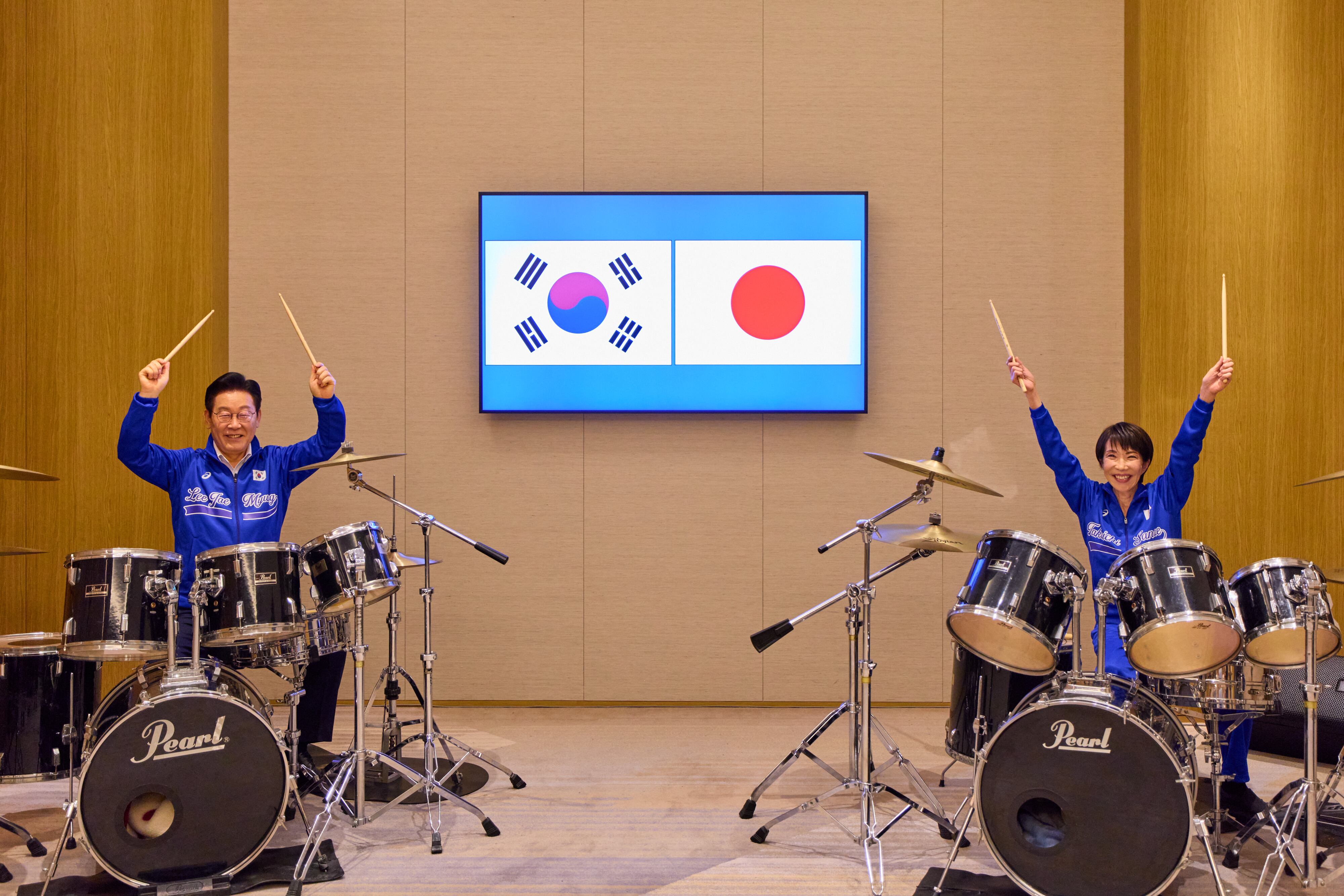 Lee, Takaichi drum K-pop hits in cultural exchange