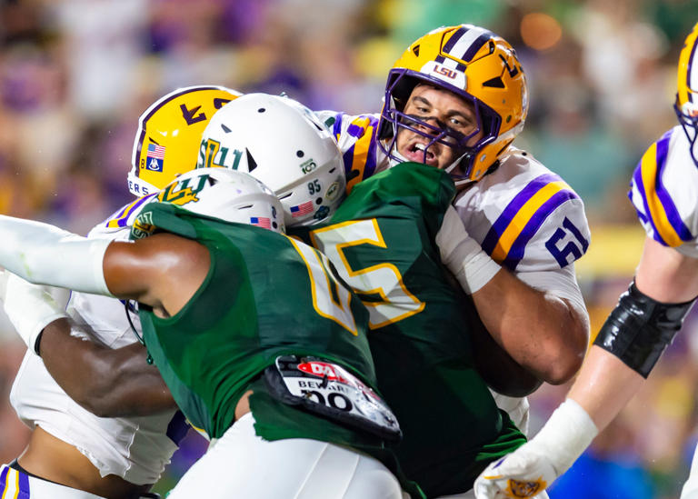 Key offensive lineman returns to LSU football, spurns NFL draft