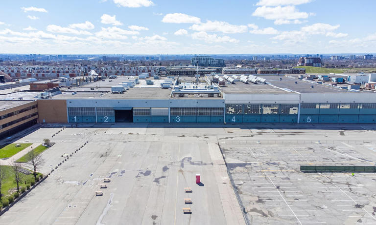 Inside the abandoned airport set to be transformed into a huge city ...