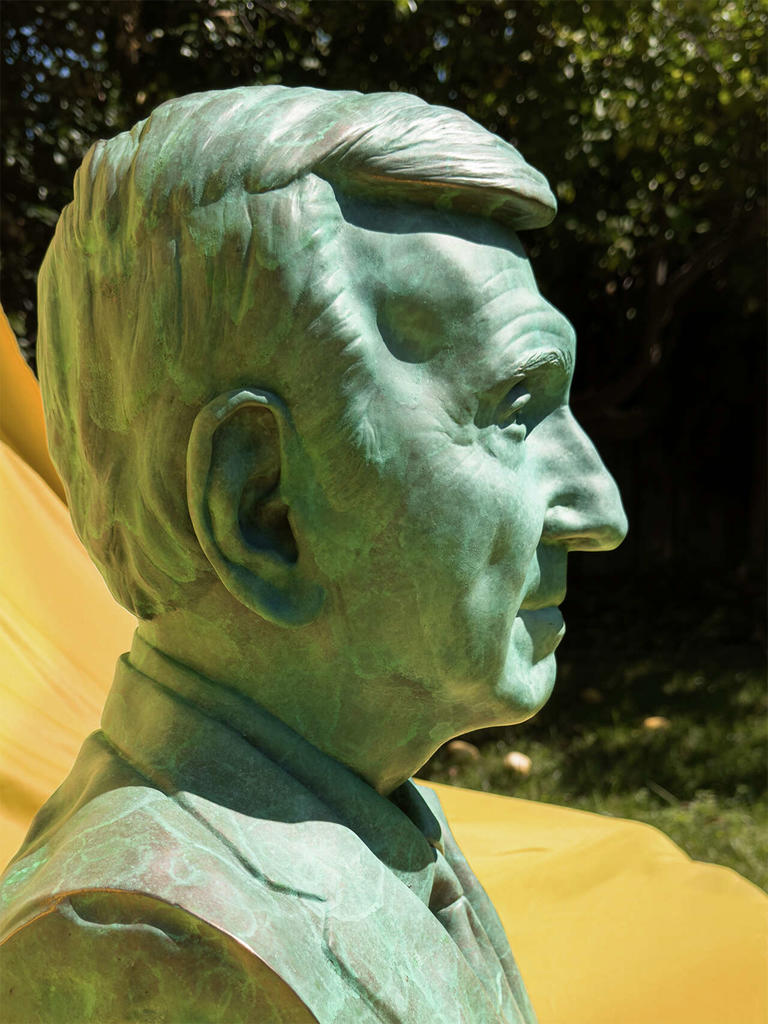 'Radio silence': Plans to honor a former SF mayor are caught up in red ...