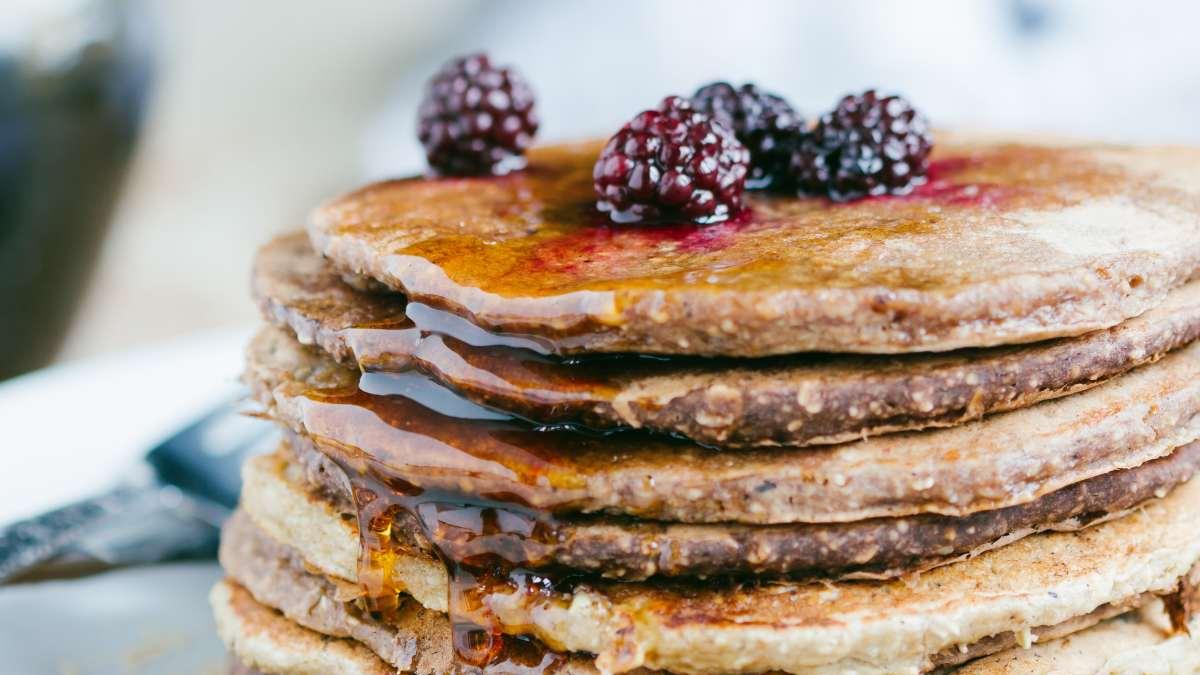 Prepara hot cakes light, una receta con avena y proteína para no romper ...