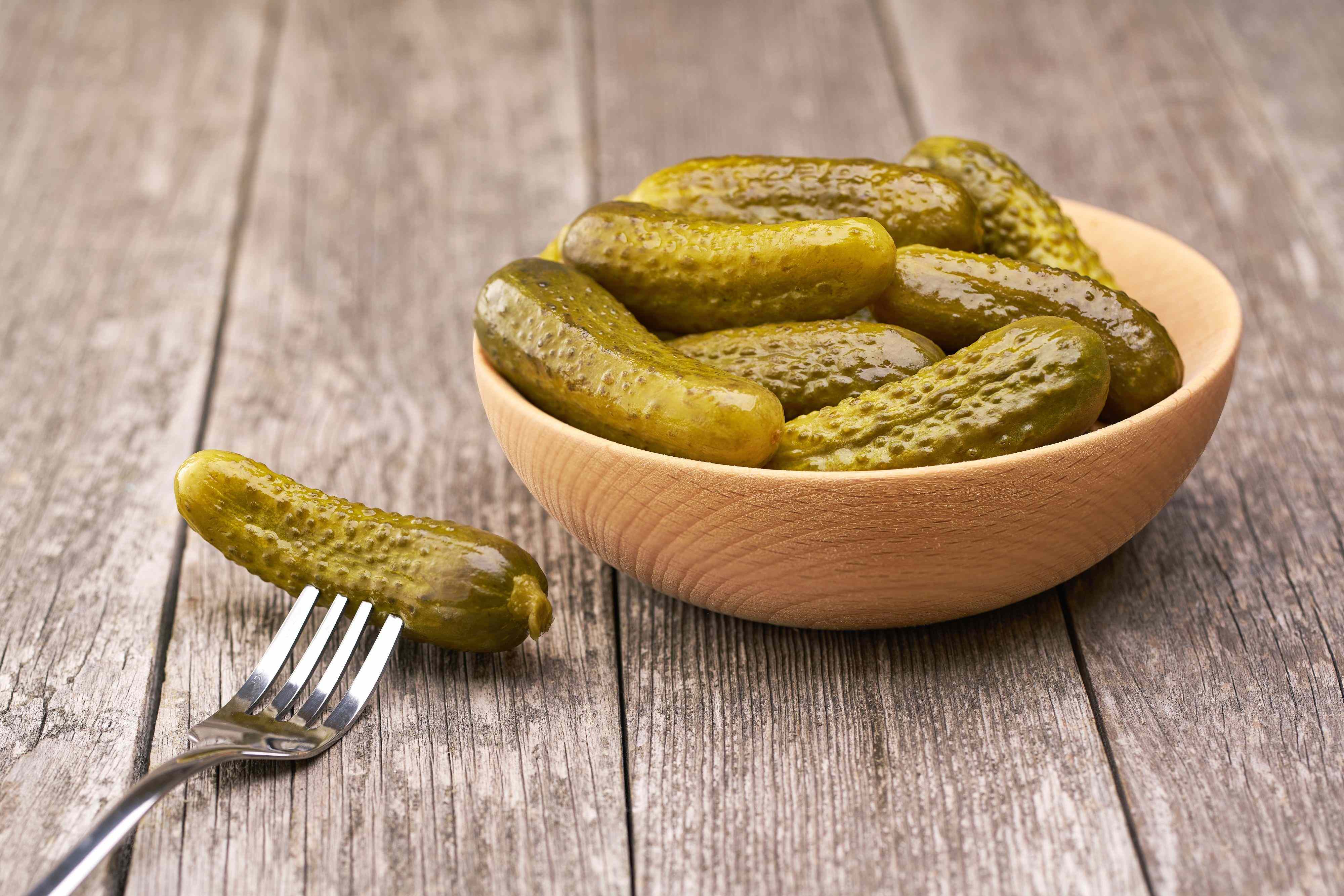 4 reasons eating pickles may support weight loss