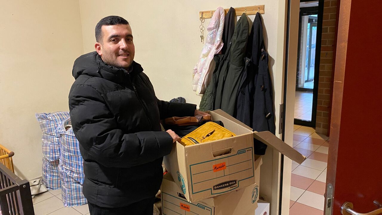 Adieu Deurne, bewoners asielcentrum pakken in voor verhuis naar Schilde ...