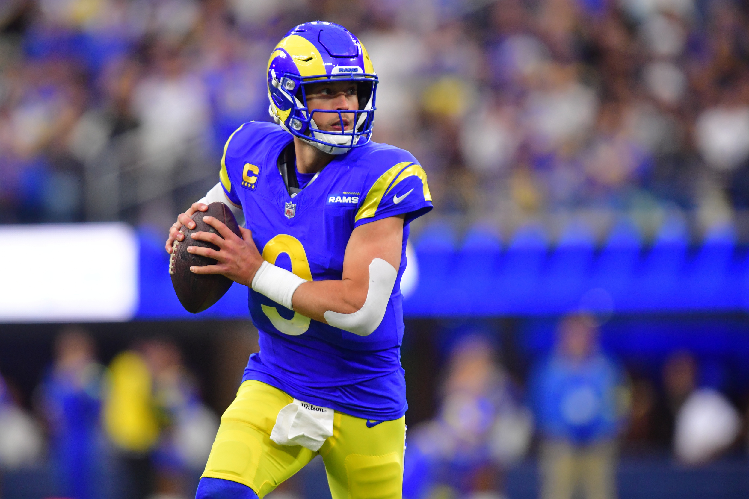 Is Rams' Matthew Stafford worried about finger injury for playoff game ...