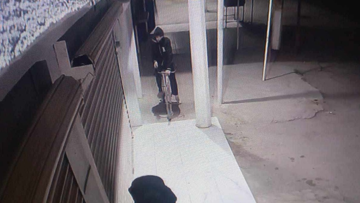 Captan en video robo a comercio en la Zaragoza Sur; ladrones se llevan ...