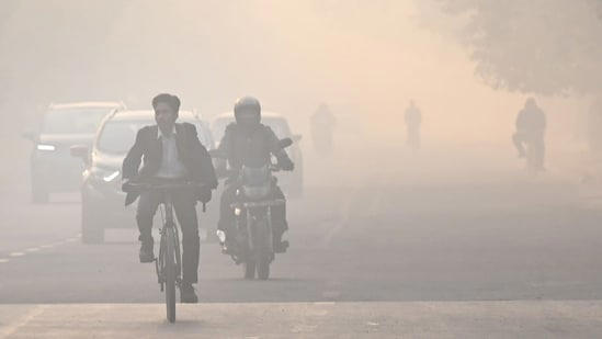 Delhi-NCR shivers amid cold wave as temperature dips to 3.3 degrees ...