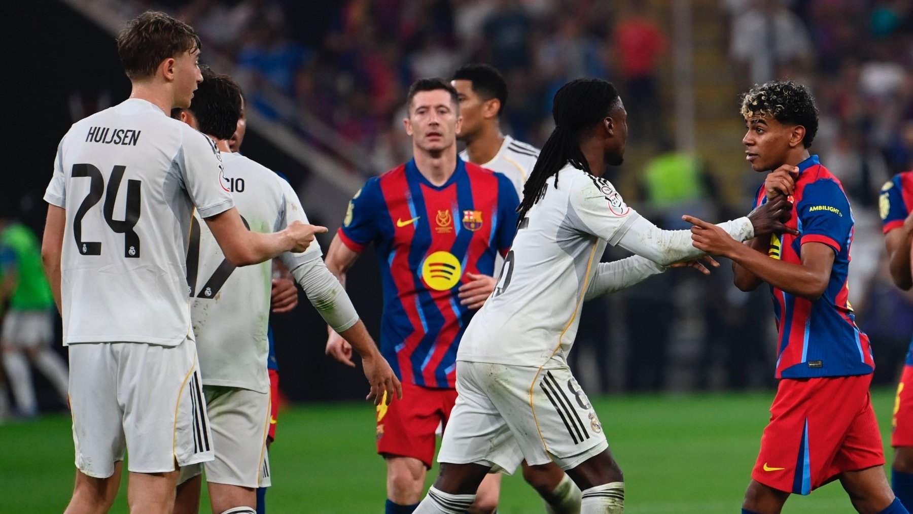 Lamine y su pique con Huijsen en la Supercopa: «¿Tú estás tonto?, ¿me ...