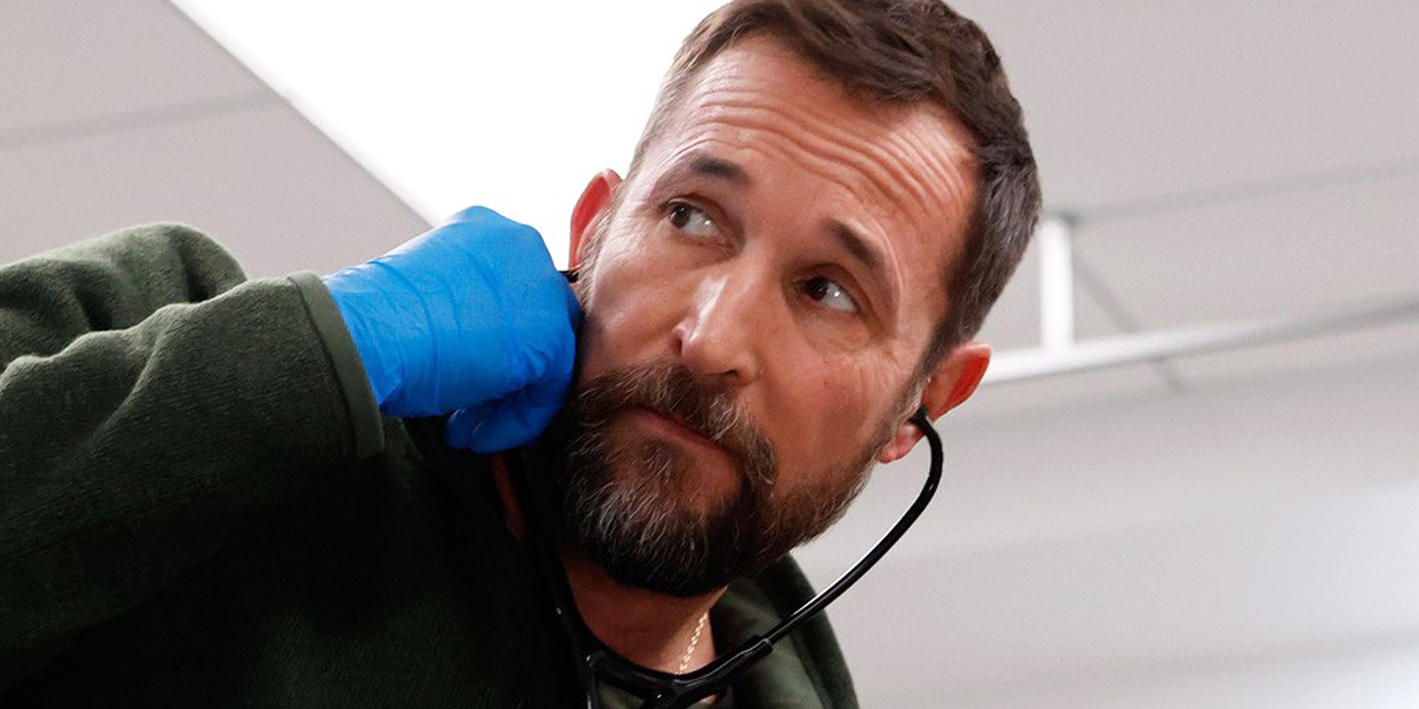 Why isn’t ‘The Pitt’s Dr. Robby’ wearing a helmet in the season 2 premiere?