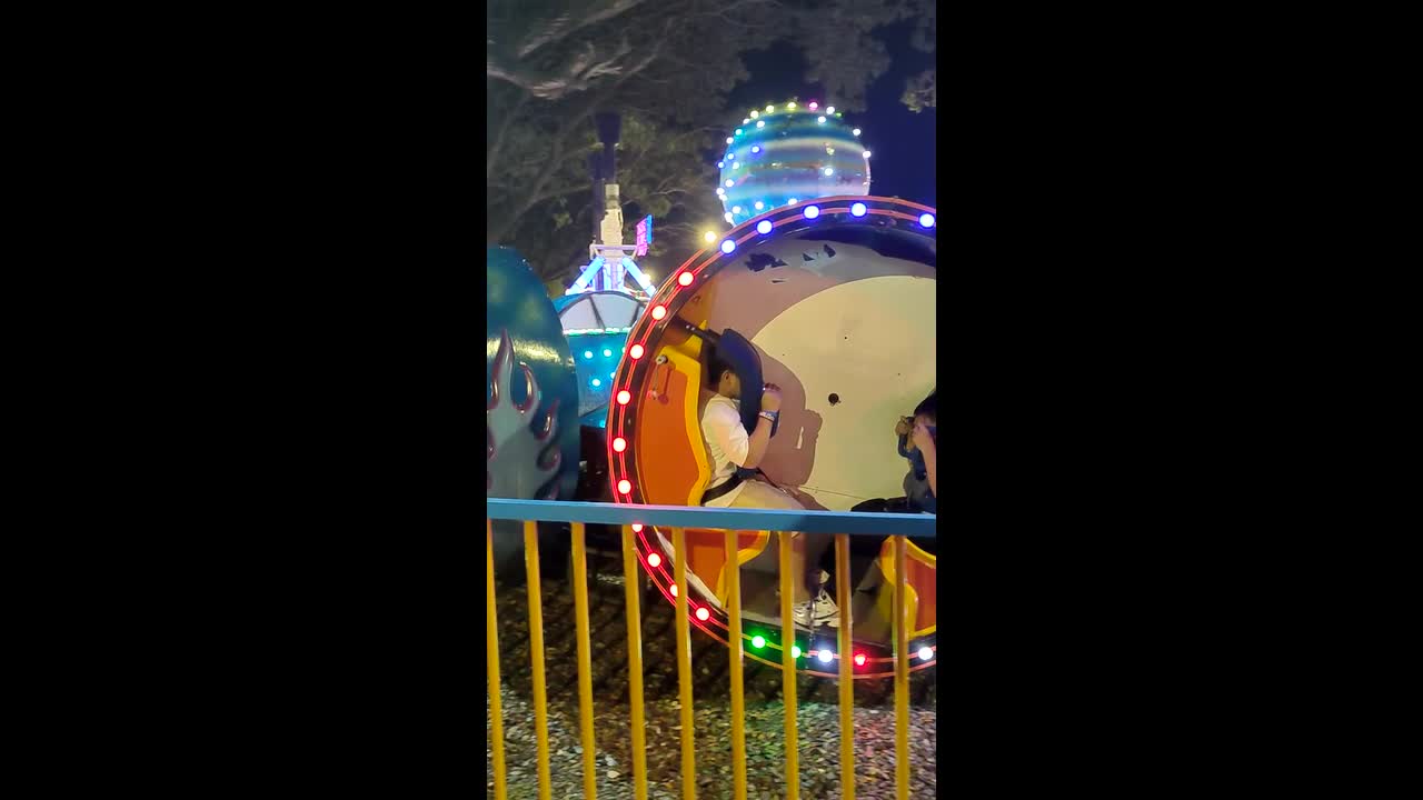 Fairgoer left stuck as spinning barrel ride malfunctions