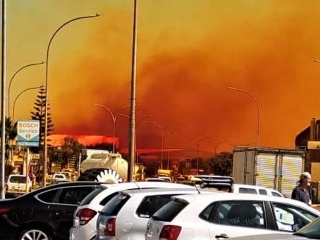 Chaos in Cape Town: Chemical cloud forces mass evacuation