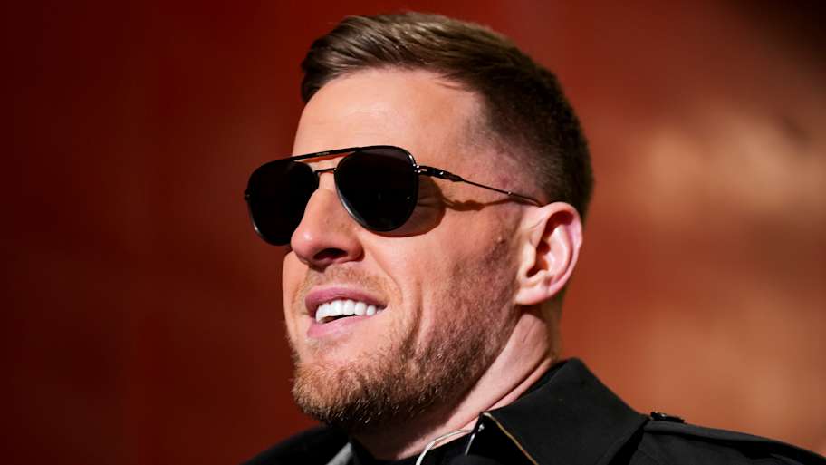 JJ Watt applauded Ben Johnson for the locker room moment Packer fans ...