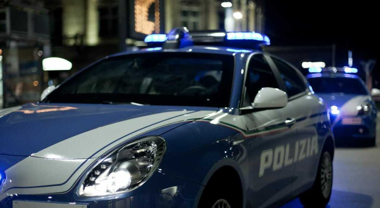 Rubano vestiti e cibo al supermercato, un cliente li vede e lancia l ...