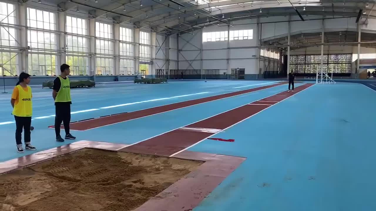 Missed long jump attempt during indoor training, Shanxi, China