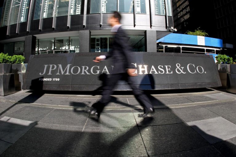 JPMorgan's CFO warns cutting credit card interest could make the ...