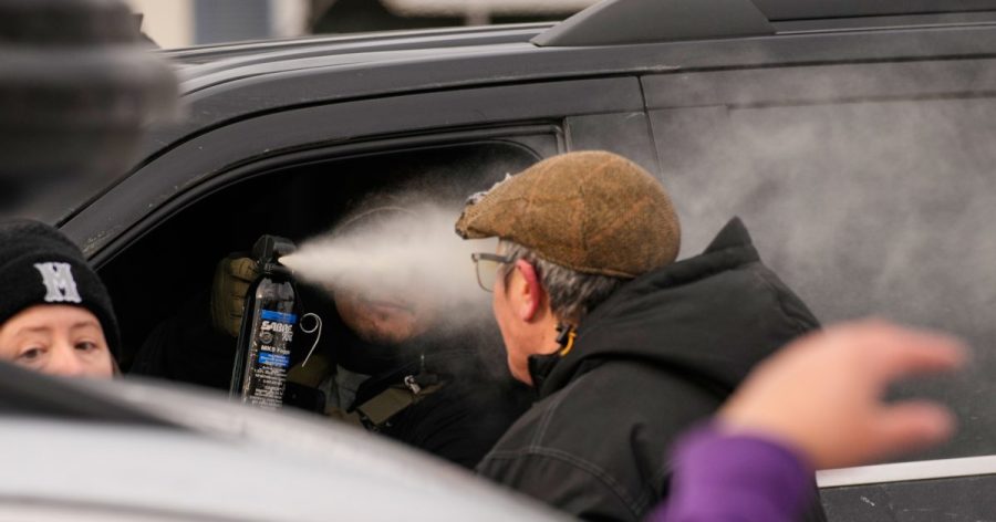 How do immigration warrants work?