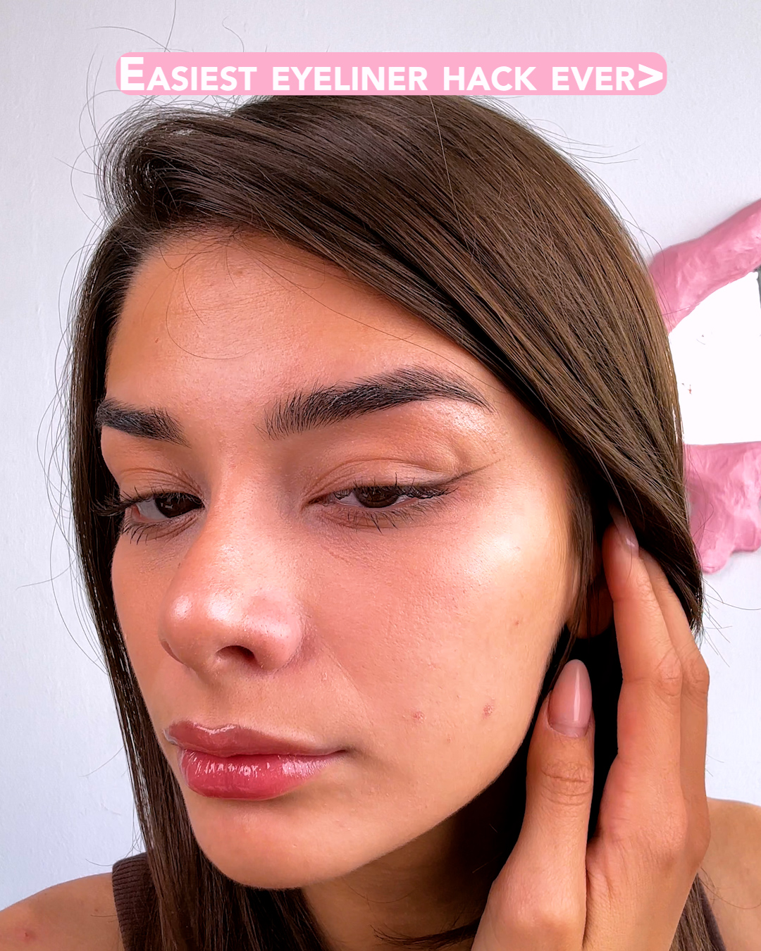 Fingernail eyeliner hack for perfect wings👁️💅