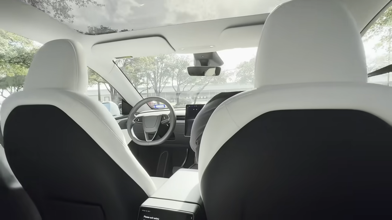 This is what Tesla’s robotaxi still can’t do