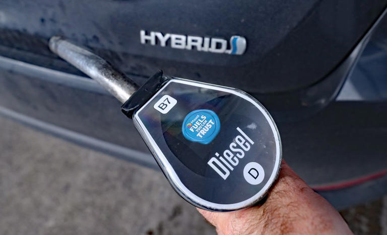 Rachel Reeves risks forcing cars off UK roads as 'double whammy' taxes ...