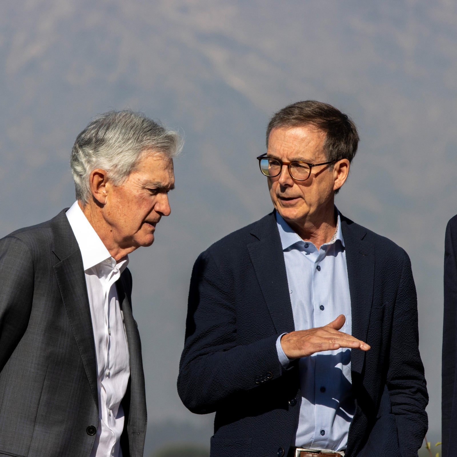 Foreign central bank chiefs voice full solidarity with Fed chief Powell