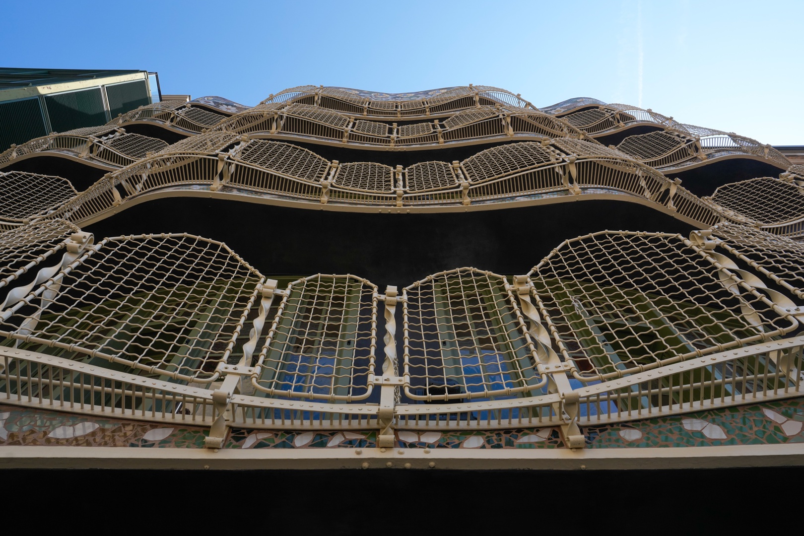 La Casa Batlló, de Antoni Gaudí, estrena un 'mapping' monumental de ...