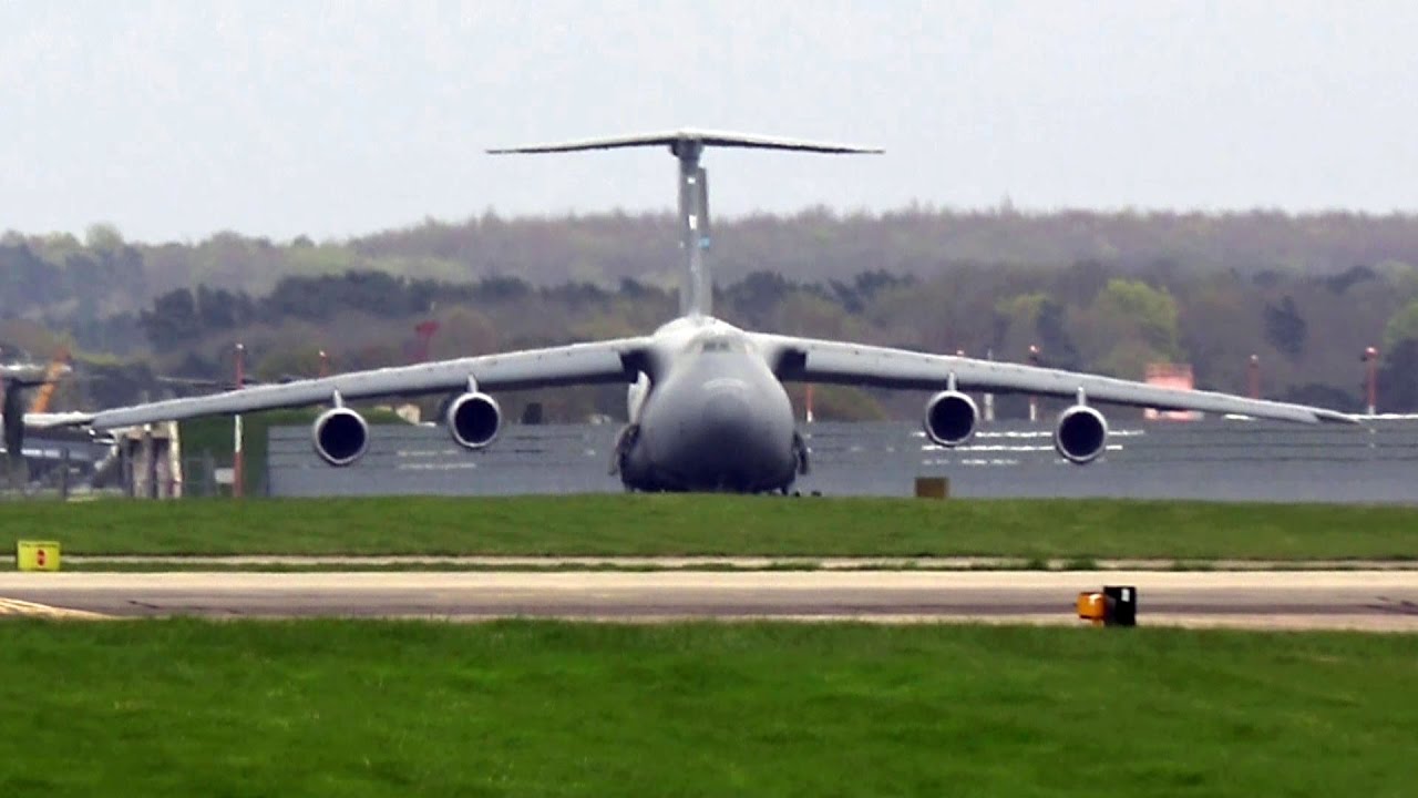 The C-5M Super Galaxy landing made other aircraft disappear