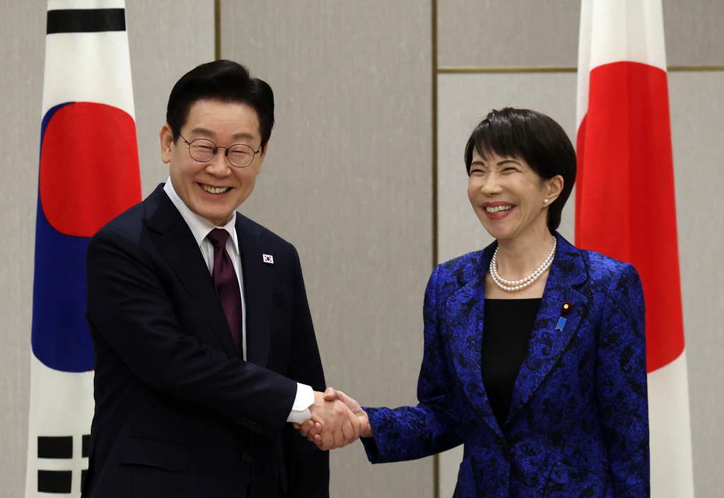 Leaders of Japan and South Korea vow to cooperate on economy and ...