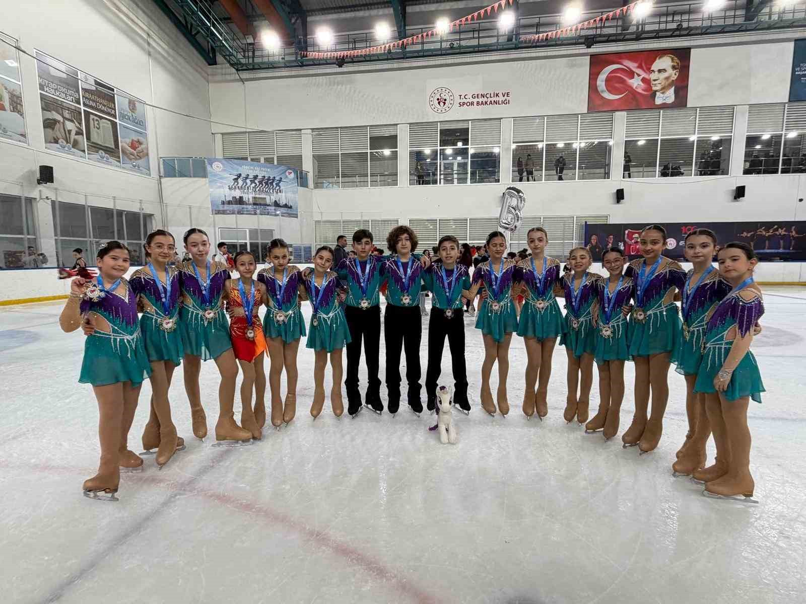 Kocaeli takımları, senkronize buz pateninde kürsüyü kaptırmadı