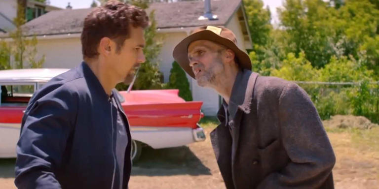 The Yellow Card Man in 11.22.63: A mysterious gatekeeper explained