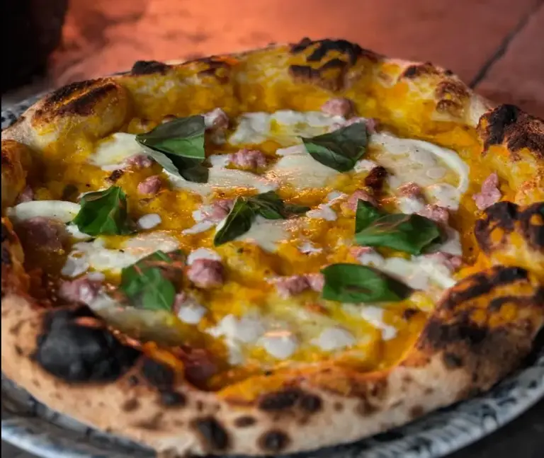 Agnolotti, Timorasso e pizza creativa. La locanda che racconta il ...