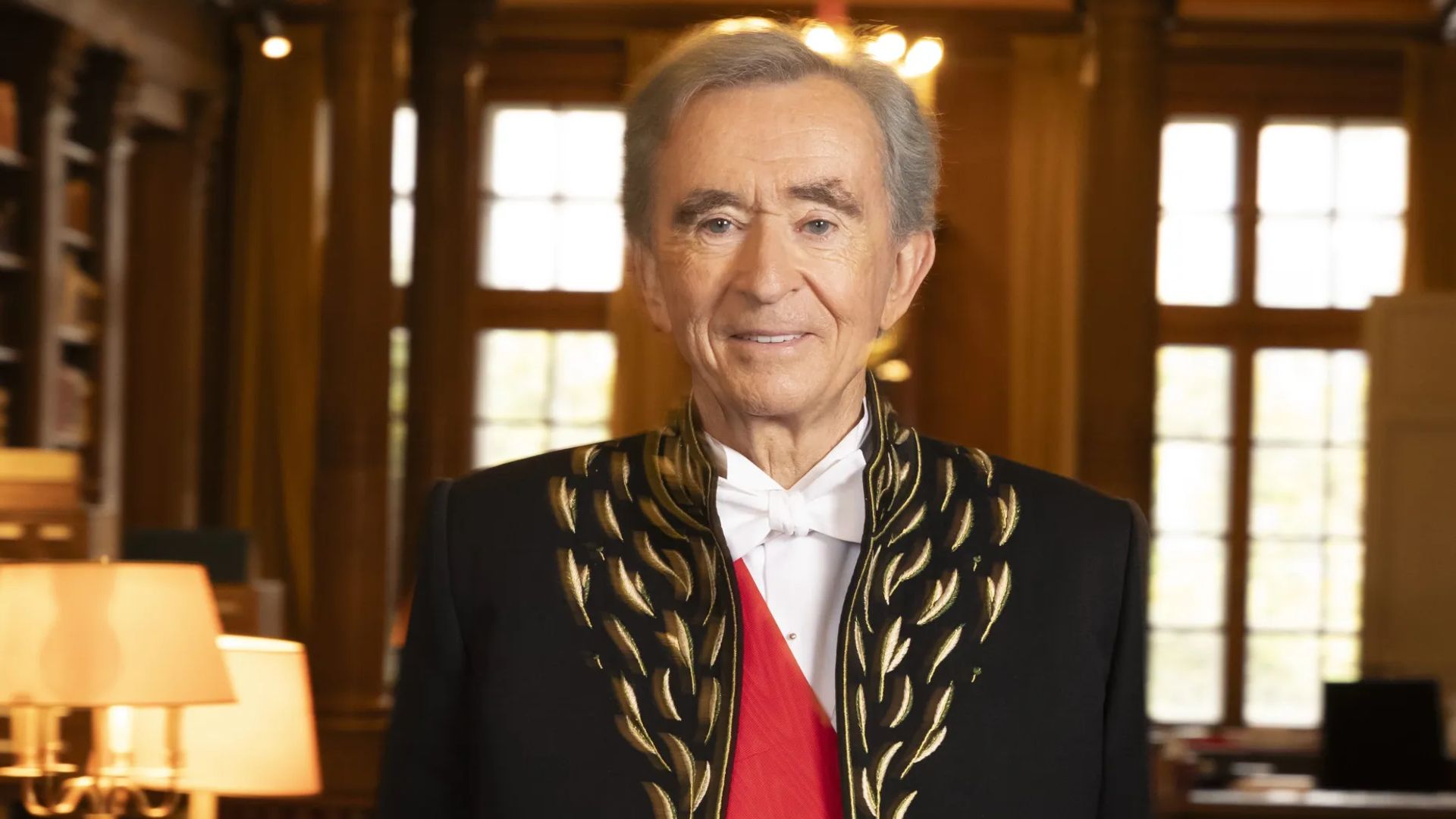 La investidura más lujosa de París: Bernard Arnault, una espada de ...