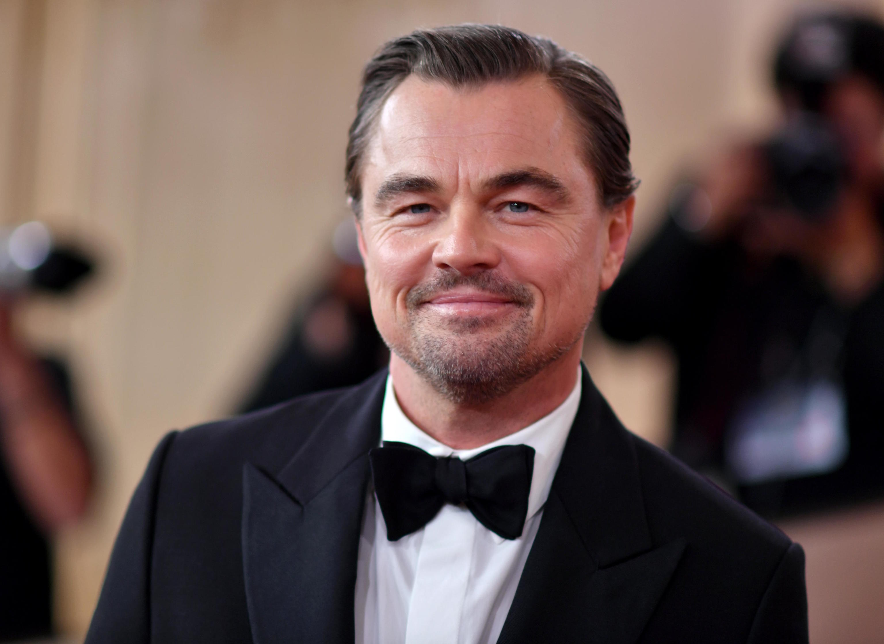 The strange gestures of Leonardo DiCaprio during the Golden Globes that ...