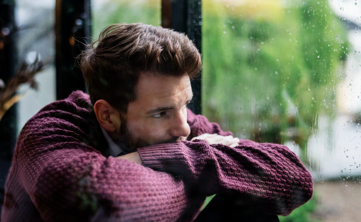 6 signs and symptoms of seasonal affective disorder (SAD)