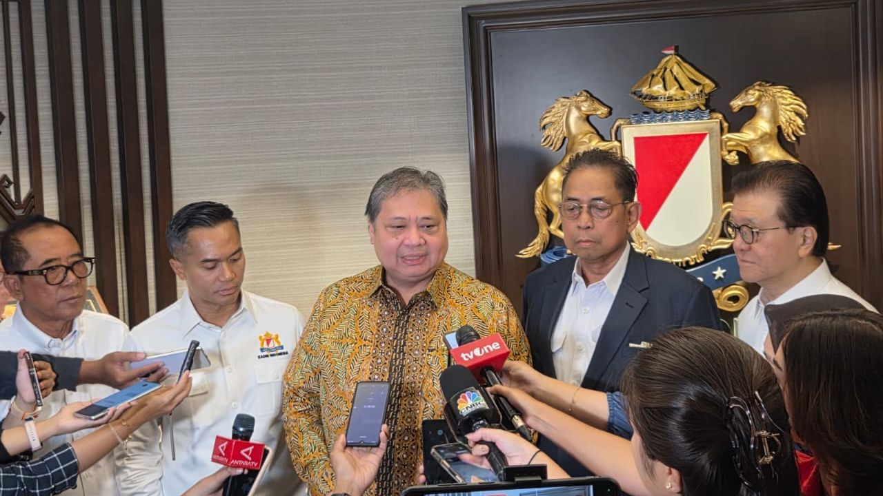 Menko Airlangga bocorkan bakal ada diskon tiket pesawat saat mudik ...