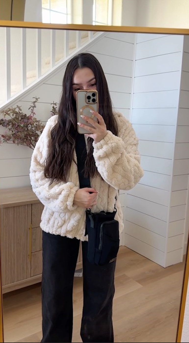 Crossbody bag that holds your water bottle