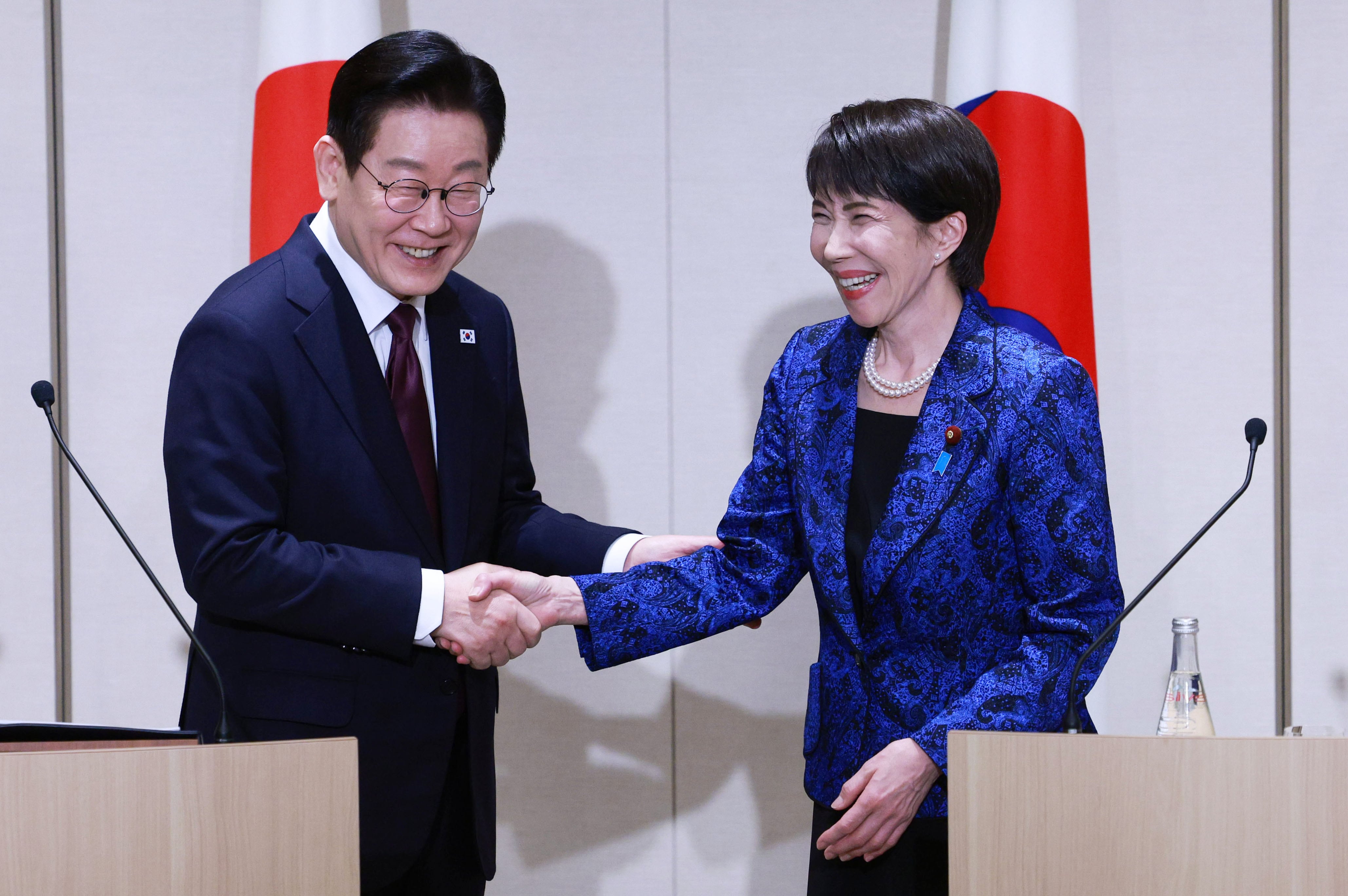 Lee and Takaichi play drum duet at summit