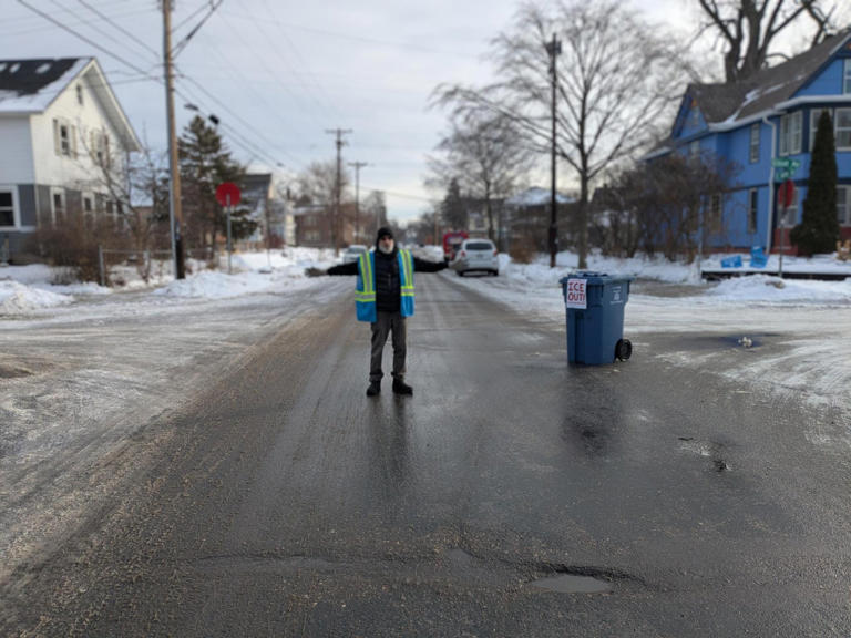 Daily briefing: They film and monitor ICE