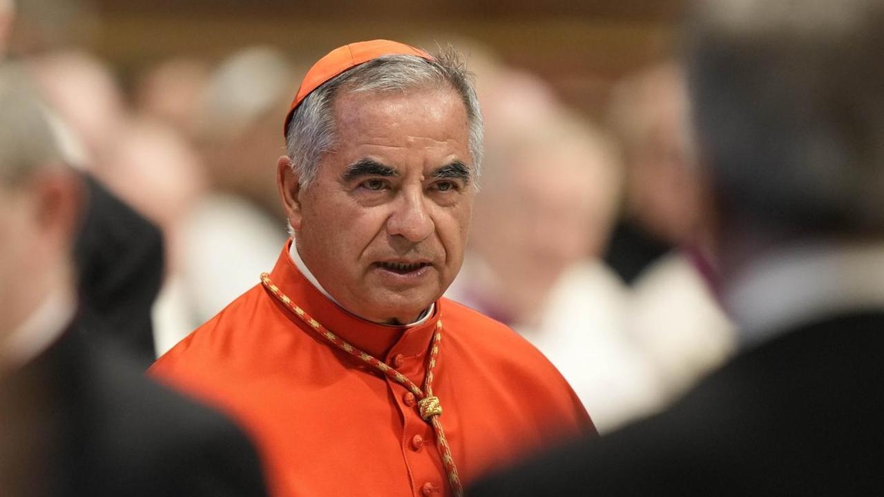 Processo Becciu, colpo di scena: il promotore di giustizia si astiene e ...